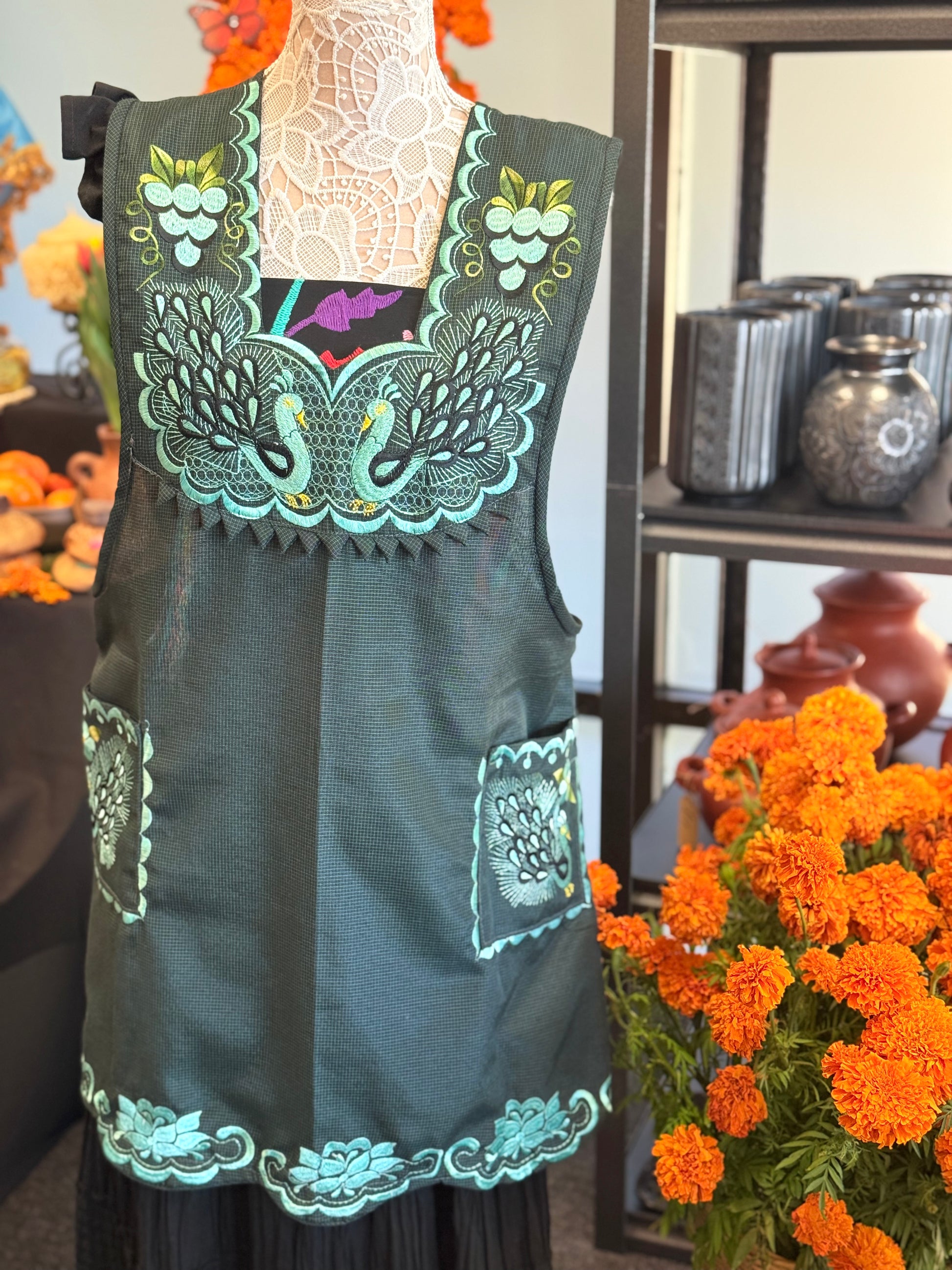 "Olivia" green embroidered apron XL – Zapotec Heritage